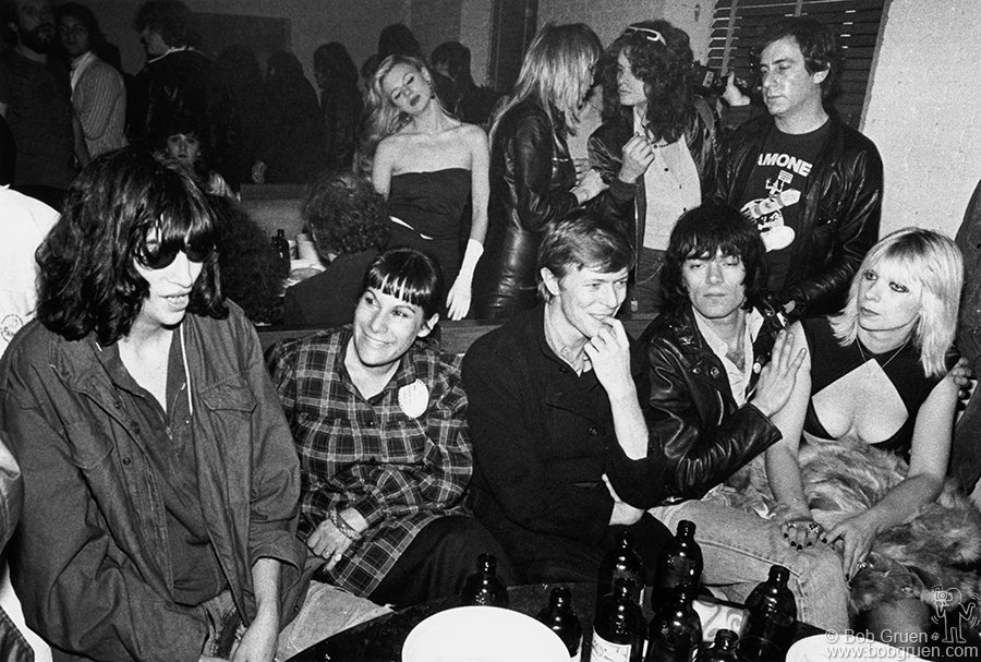 (L-R) Joey Ramone of the Ramones, Linda Stein, David Bowie, Dee Dee ...